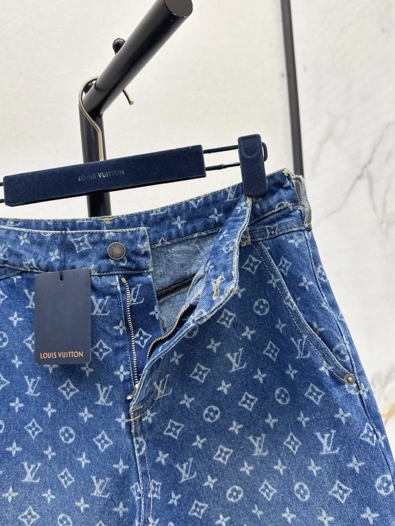 Accurate model Louis Vuitton Short Pants