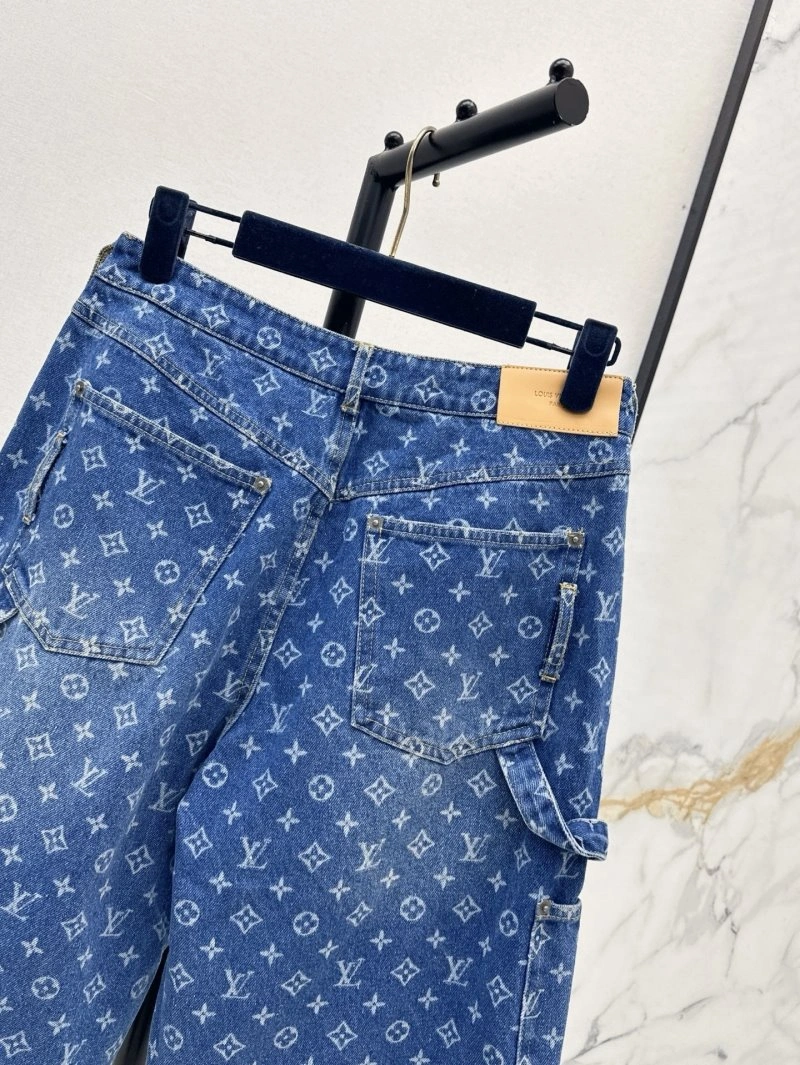 Accurate model Louis Vuitton Short Pants
