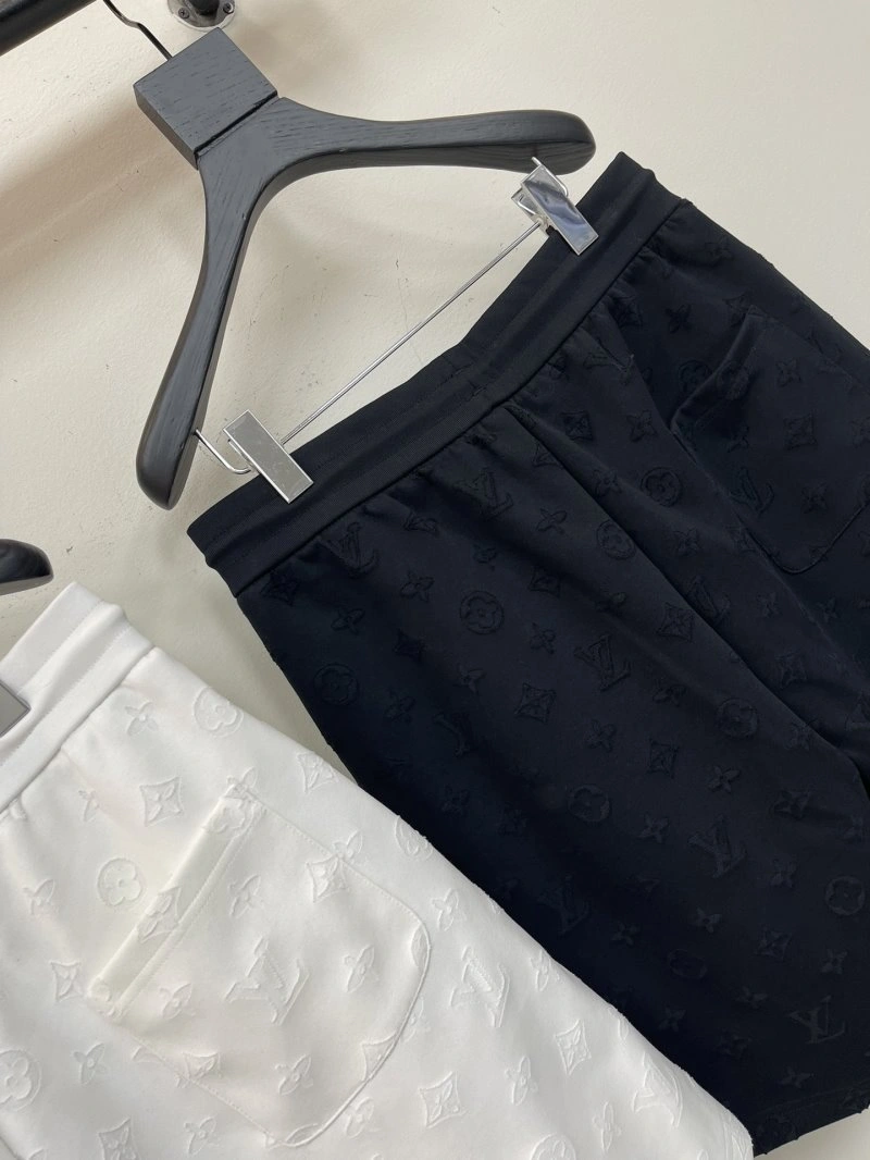 Value-priced Louis Vuitton Short Pants