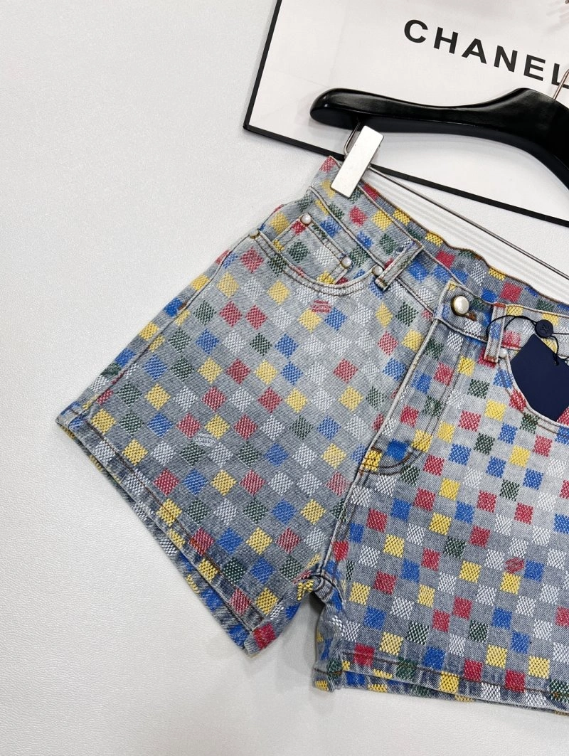 Accurate model Louis Vuitton Short Pants