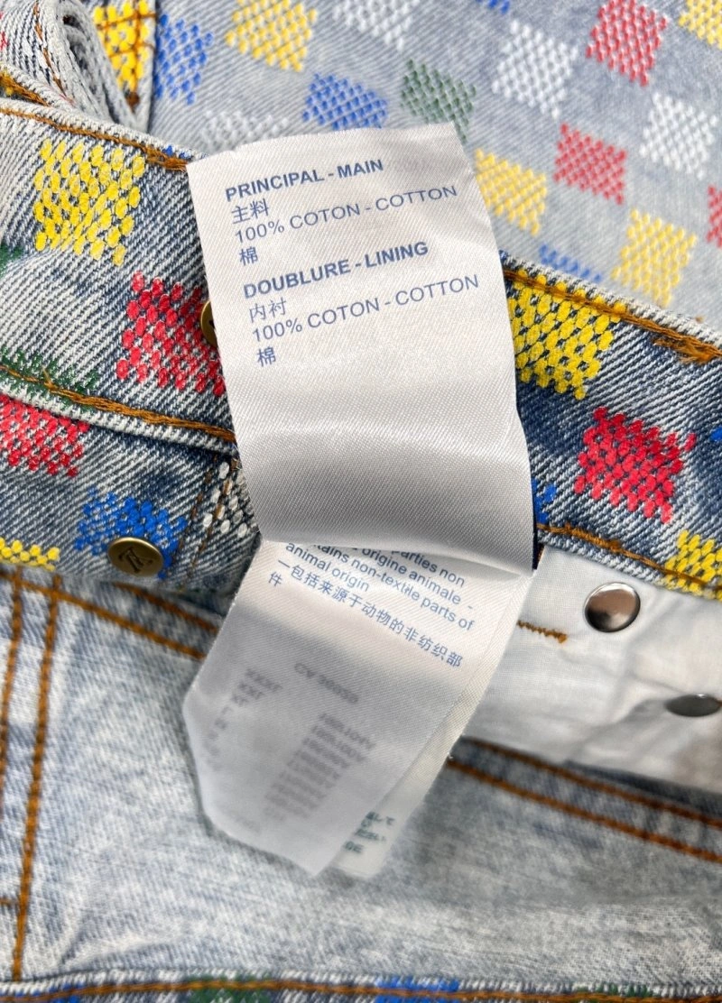 Accurate model Louis Vuitton Short Pants