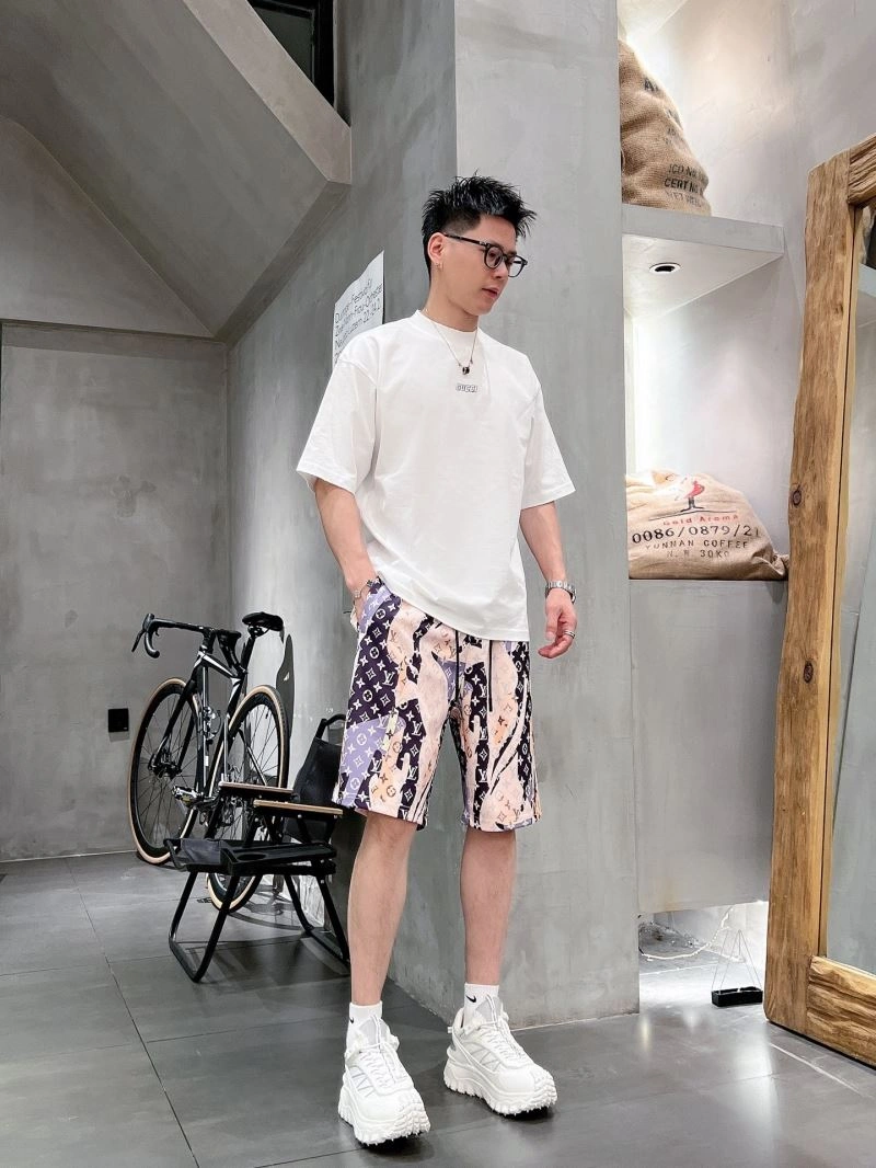 Value-priced Louis Vuitton Short Pants