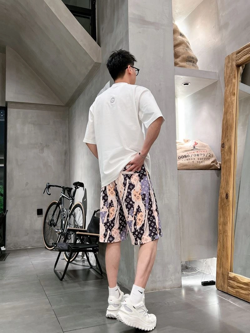 Value-priced Louis Vuitton Short Pants