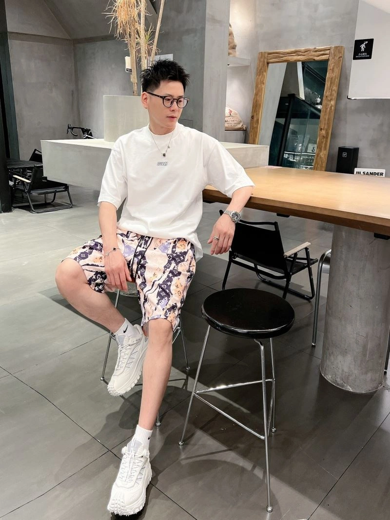 Value-priced Louis Vuitton Short Pants