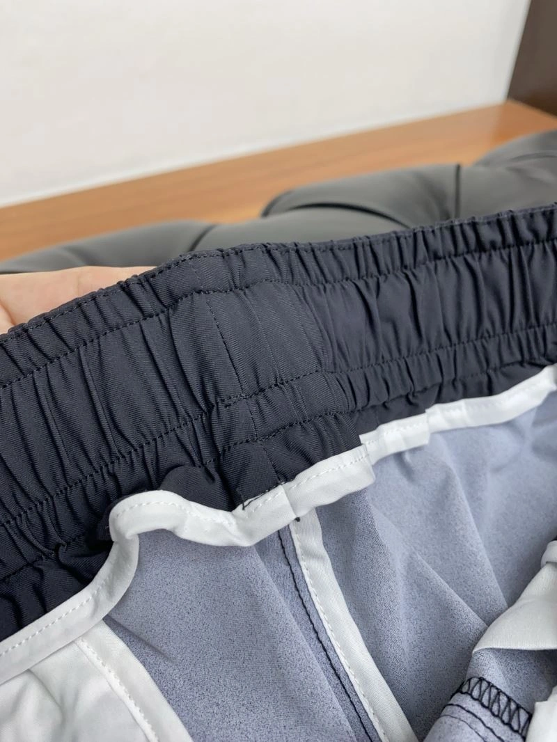 Value-priced Louis Vuitton Short Pants