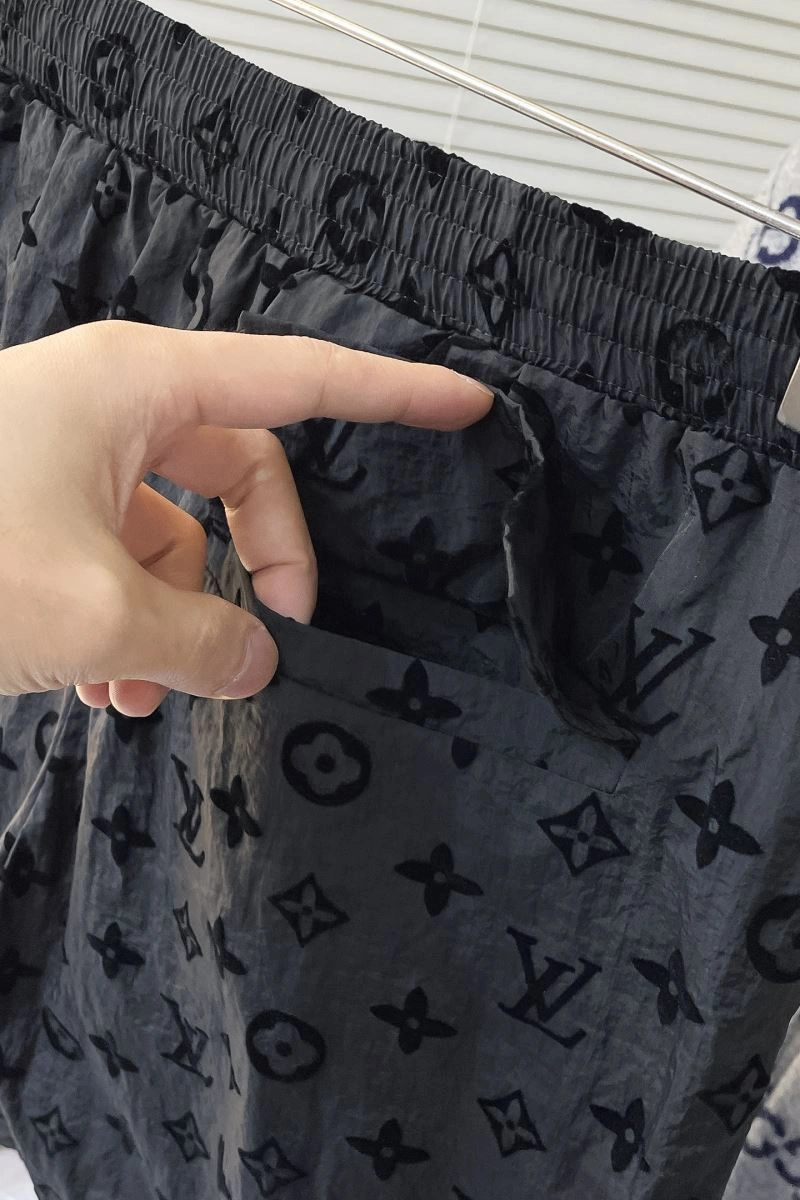 Brand-authenticated Louis Vuitton Short Pants