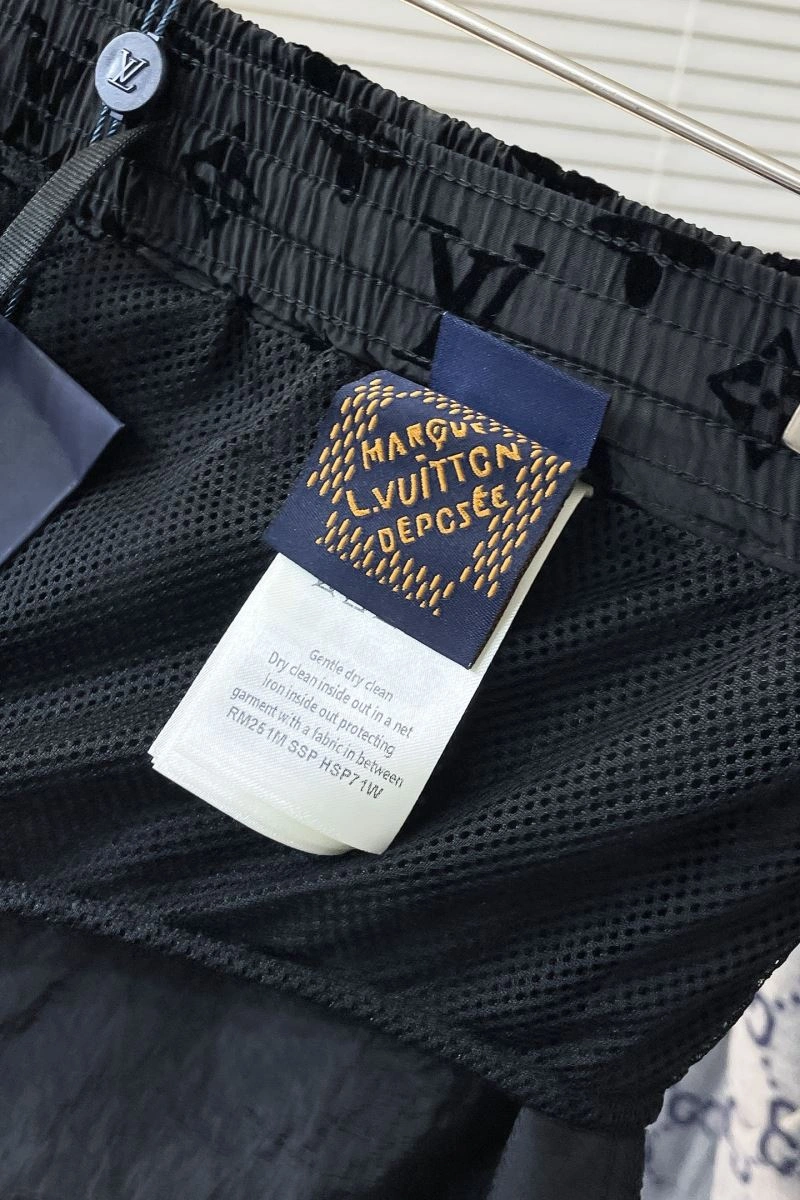 Brand-authenticated Louis Vuitton Short Pants