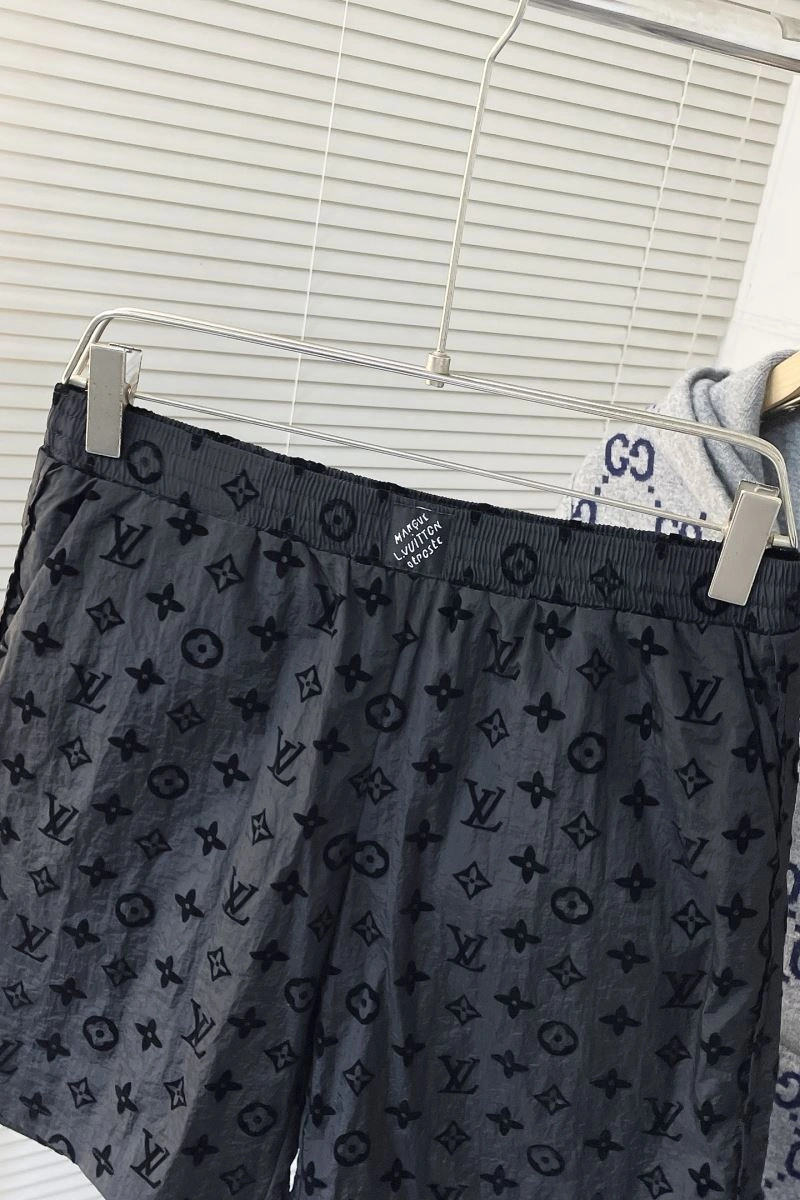 Brand-authenticated Louis Vuitton Short Pants