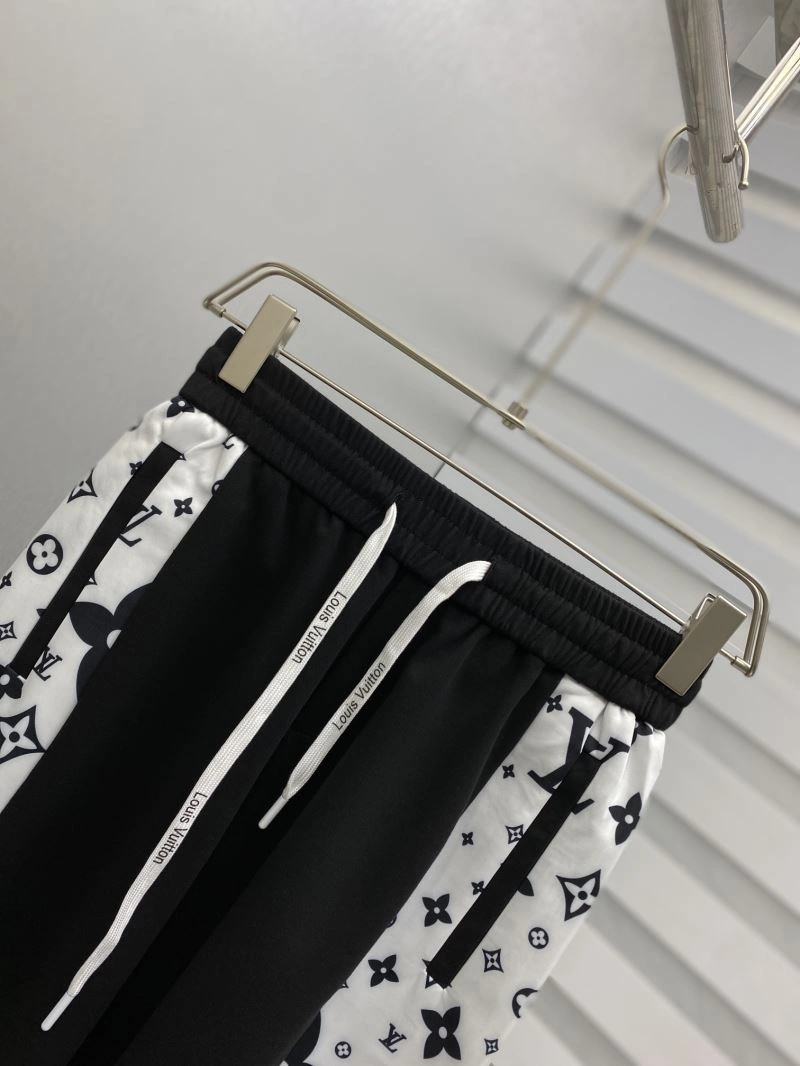 Accurate model Louis Vuitton Short Pants