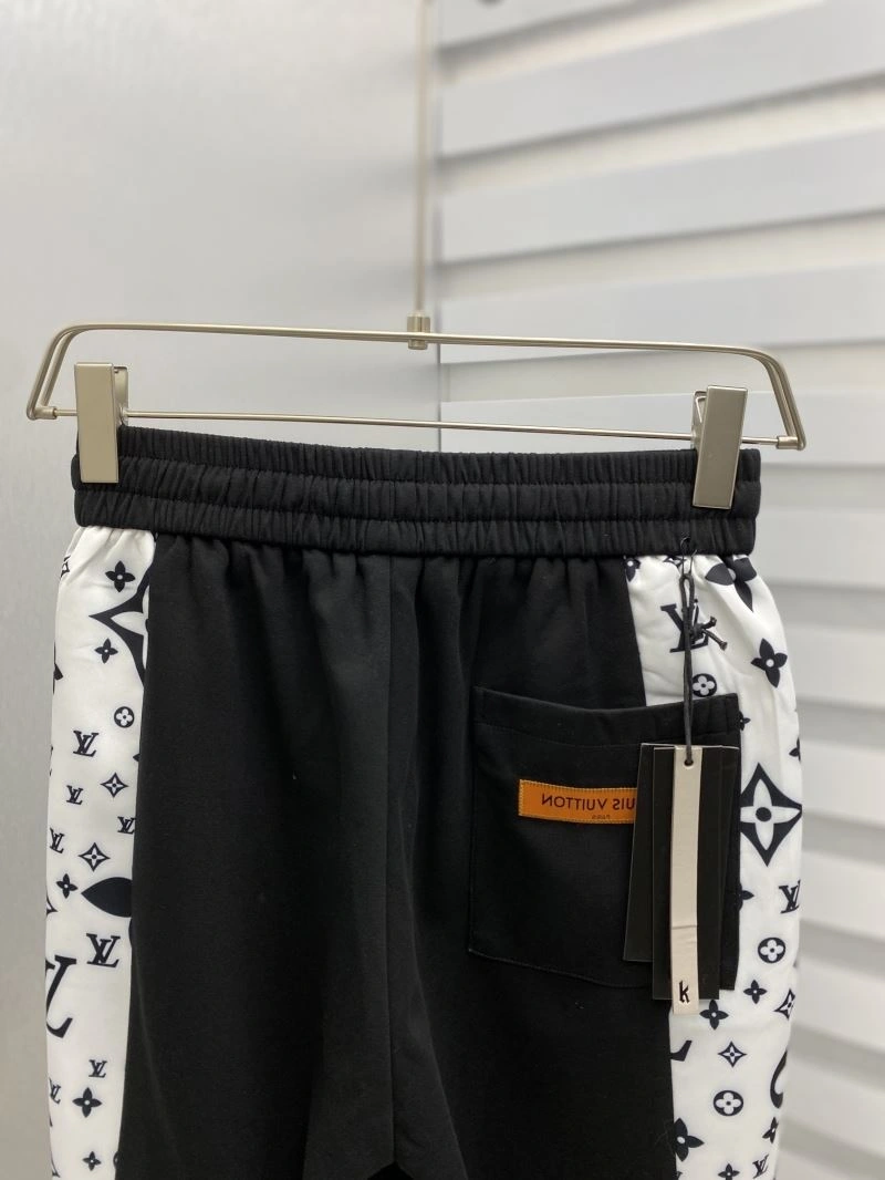 Accurate model Louis Vuitton Short Pants