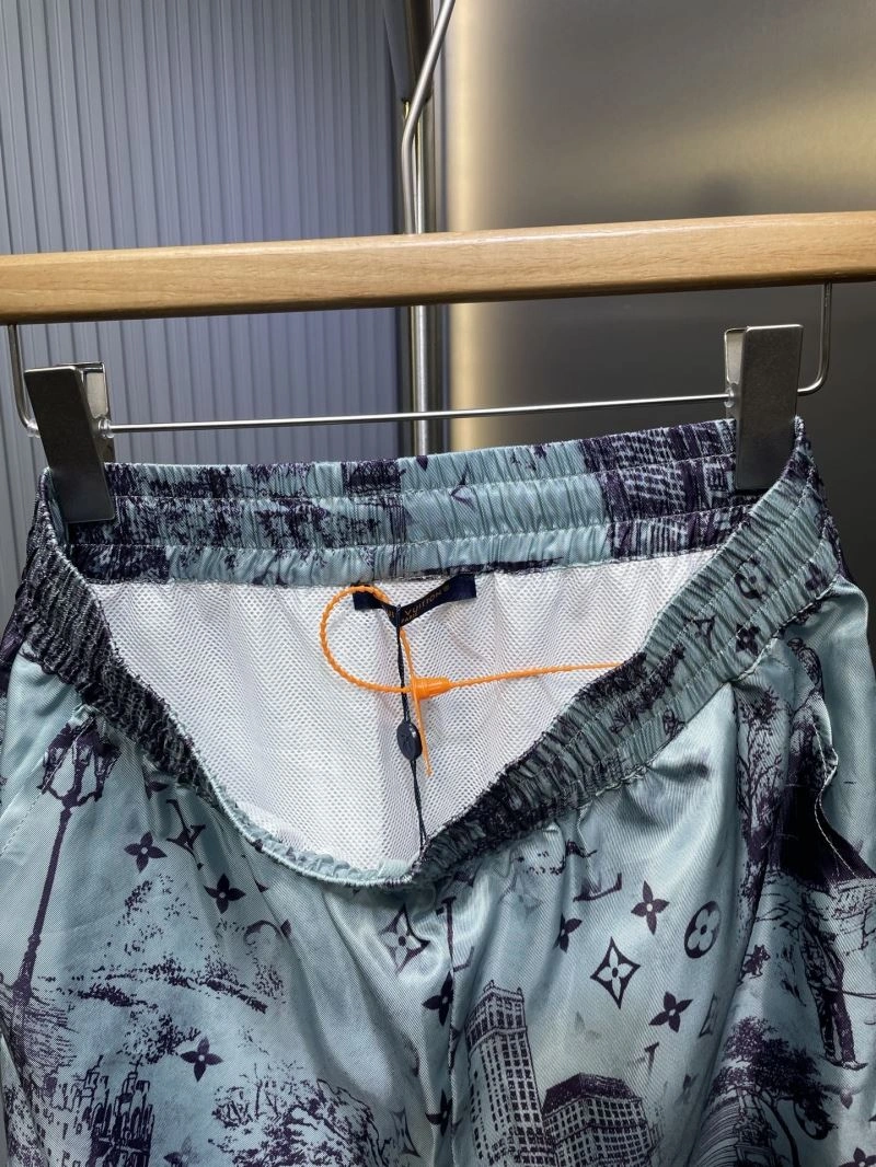 Value-priced Louis Vuitton Short Pants