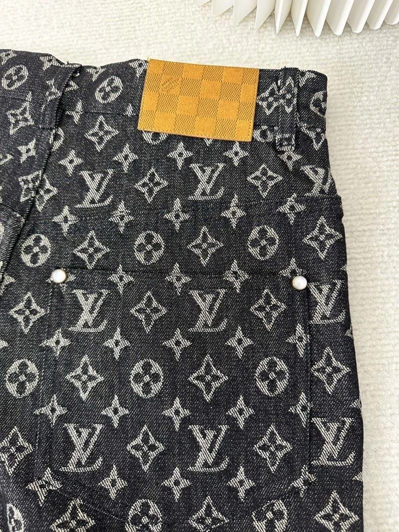 Brand-authenticated Louis Vuitton Short Pants