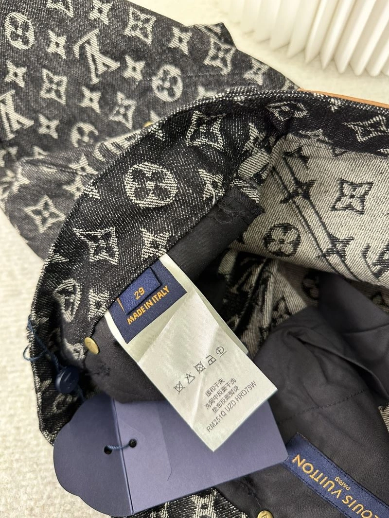 Brand-authenticated Louis Vuitton Short Pants