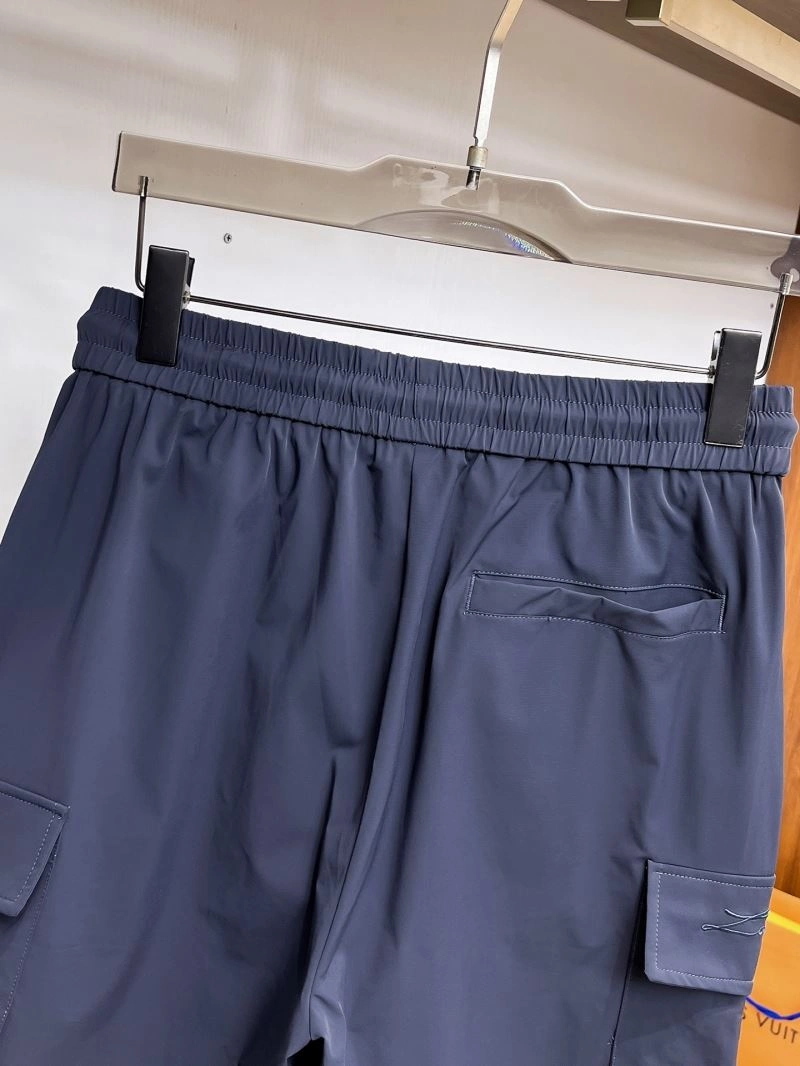 Value-priced Louis Vuitton Short Pants