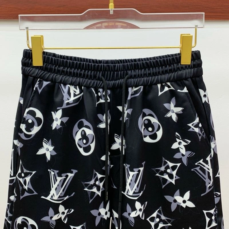 Value-priced Louis Vuitton Short Pants