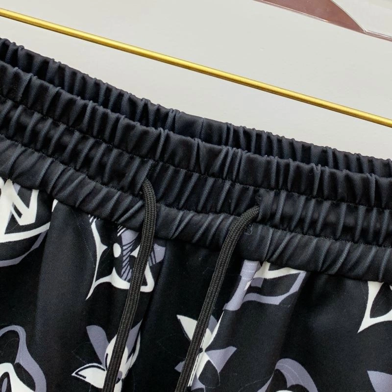 Value-priced Louis Vuitton Short Pants