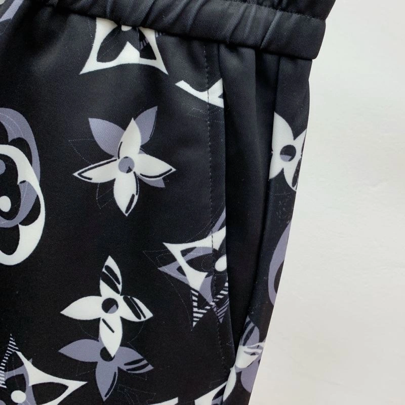 Value-priced Louis Vuitton Short Pants