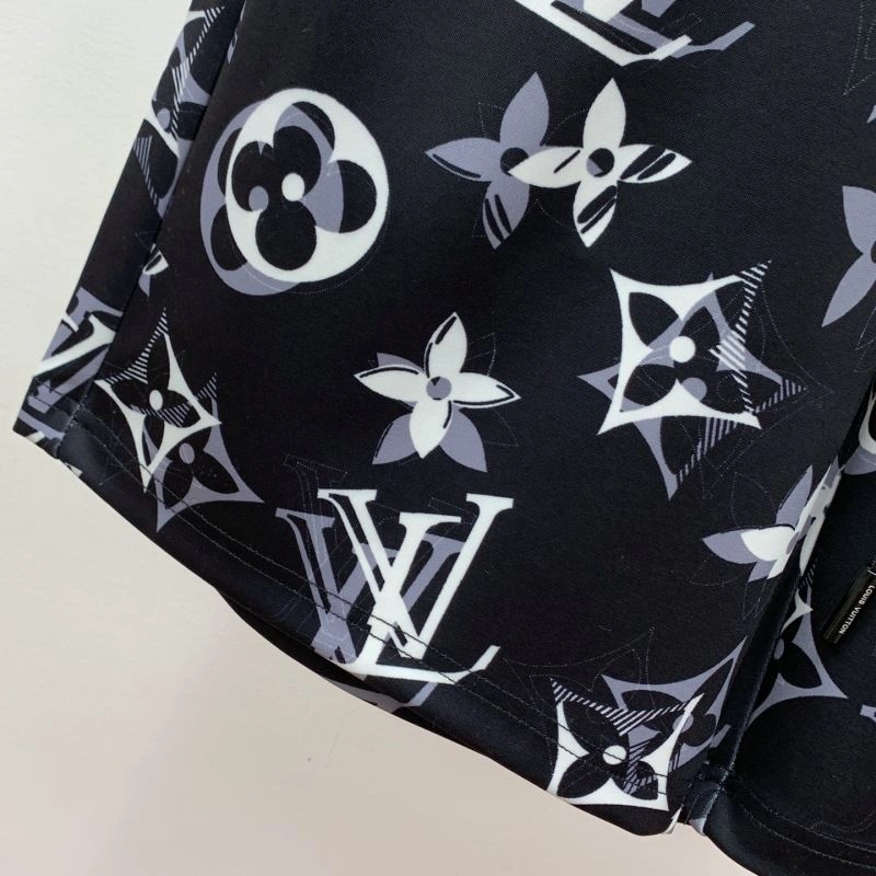 Value-priced Louis Vuitton Short Pants