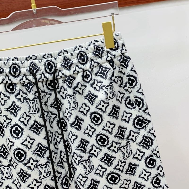 Accurate model Louis Vuitton Short Pants