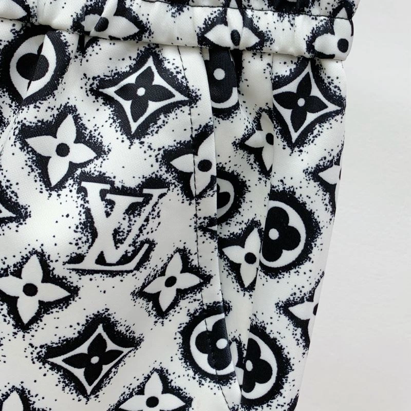 Accurate model Louis Vuitton Short Pants