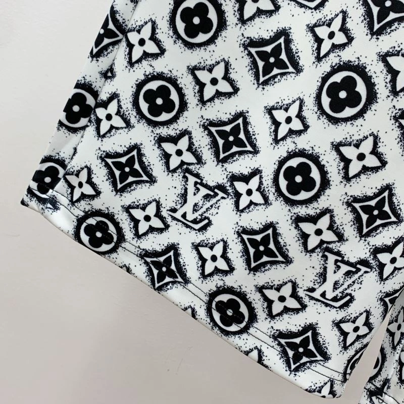 Accurate model Louis Vuitton Short Pants