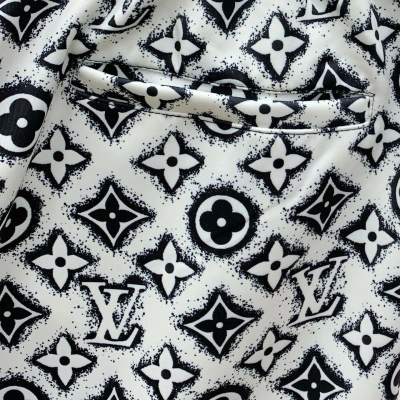 Accurate model Louis Vuitton Short Pants