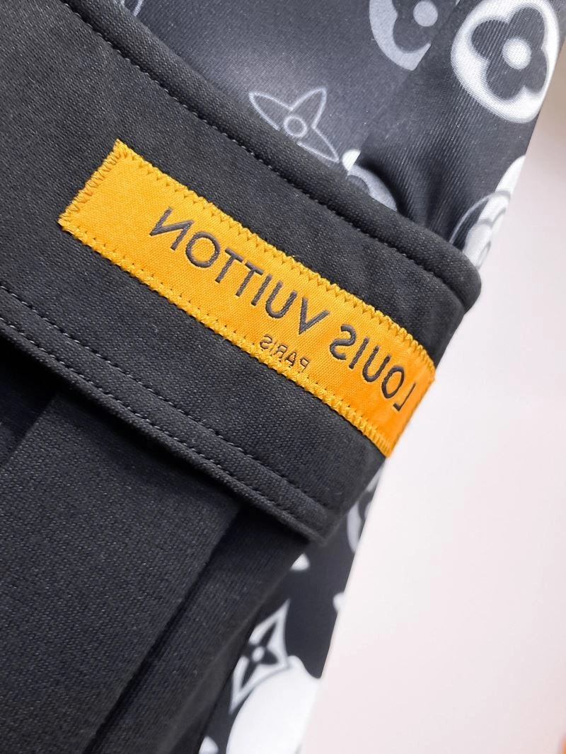 Brand-authenticated Louis Vuitton Short Pants