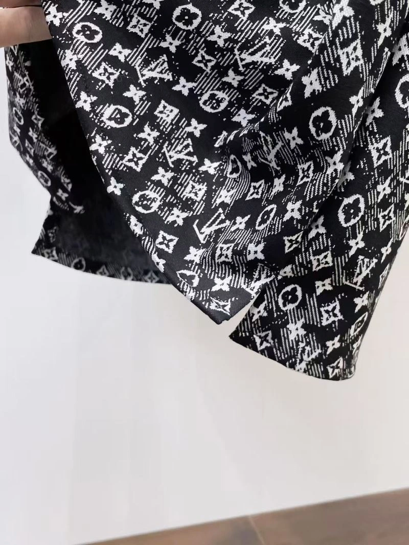 Bargain Louis Vuitton Short Suits
