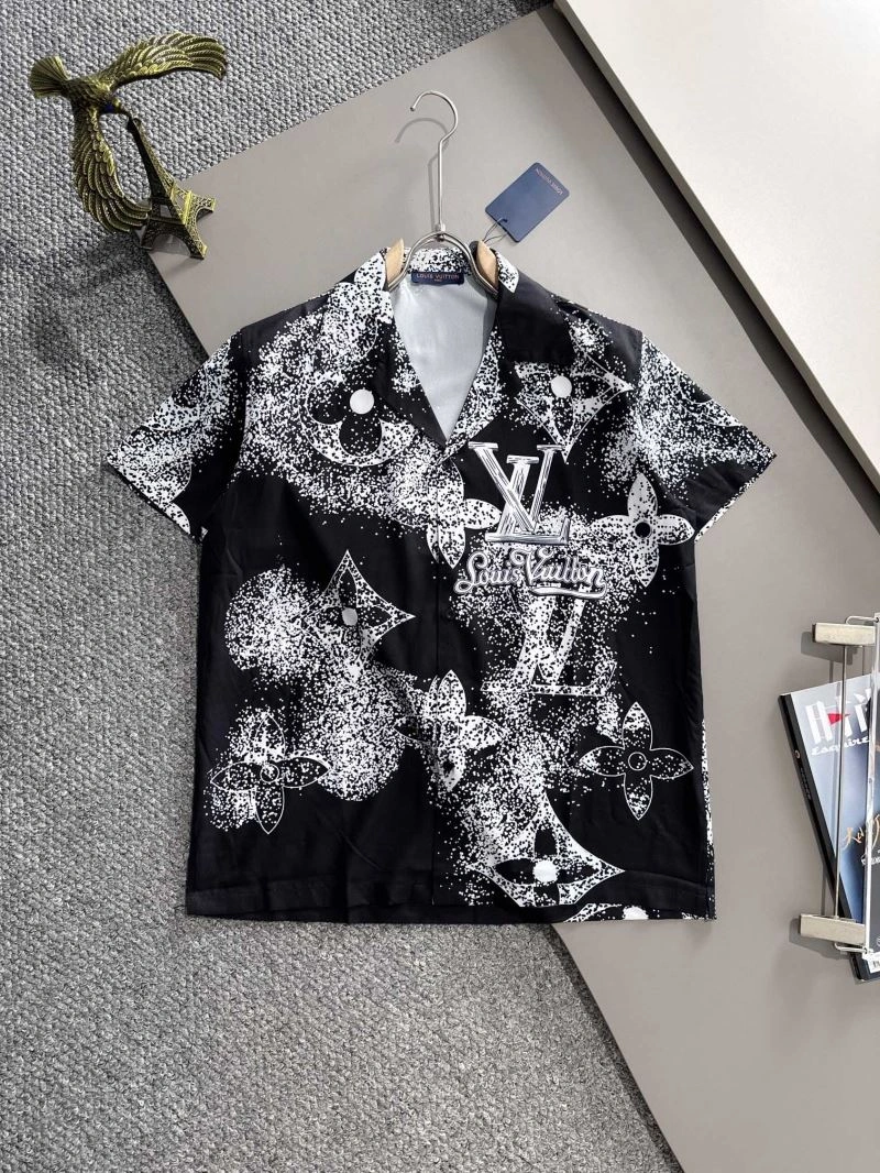 Exact replica Louis Vuitton Short Suits