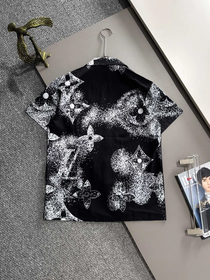 Exact replica Louis Vuitton Short Suits