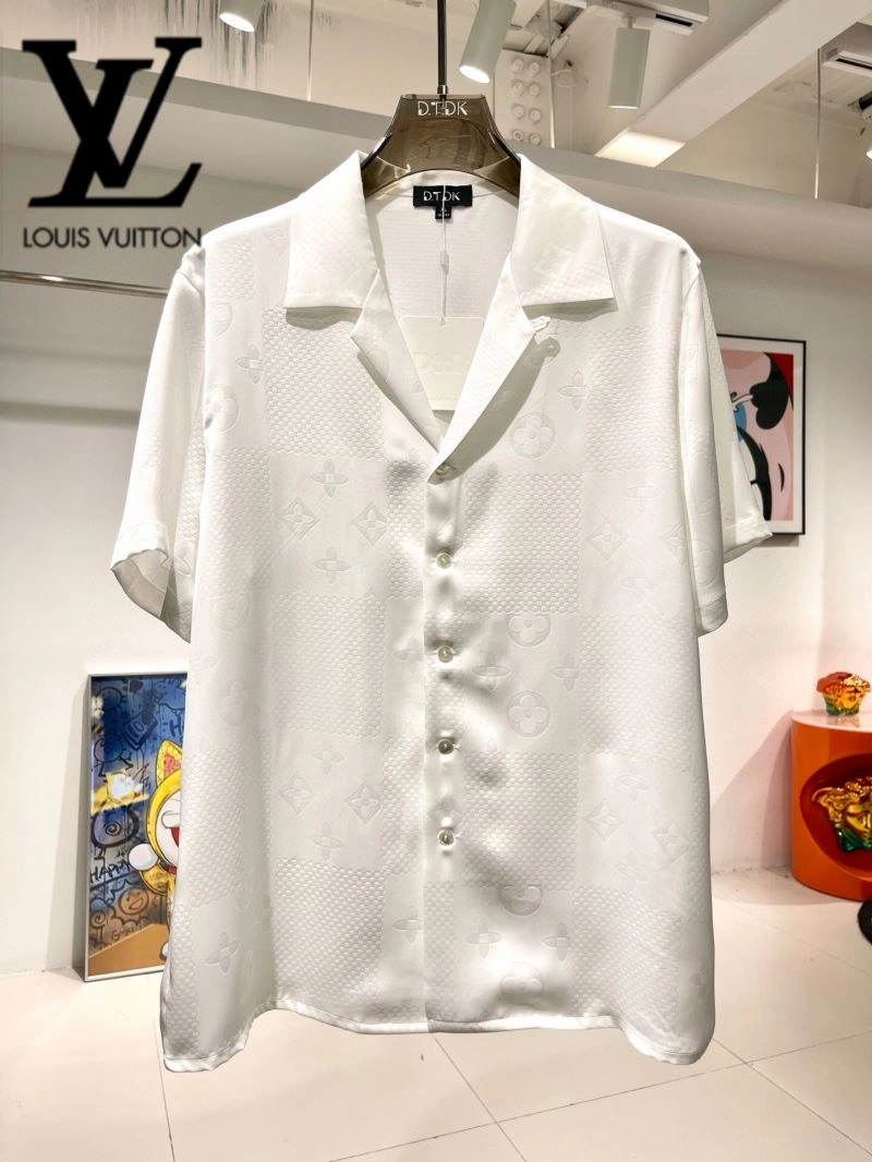 Exact replica Louis Vuitton Short Suits