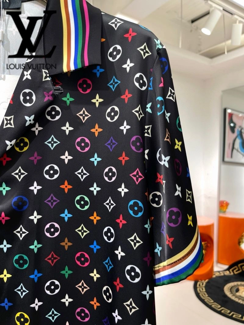 Exact replica Louis Vuitton Short Suits