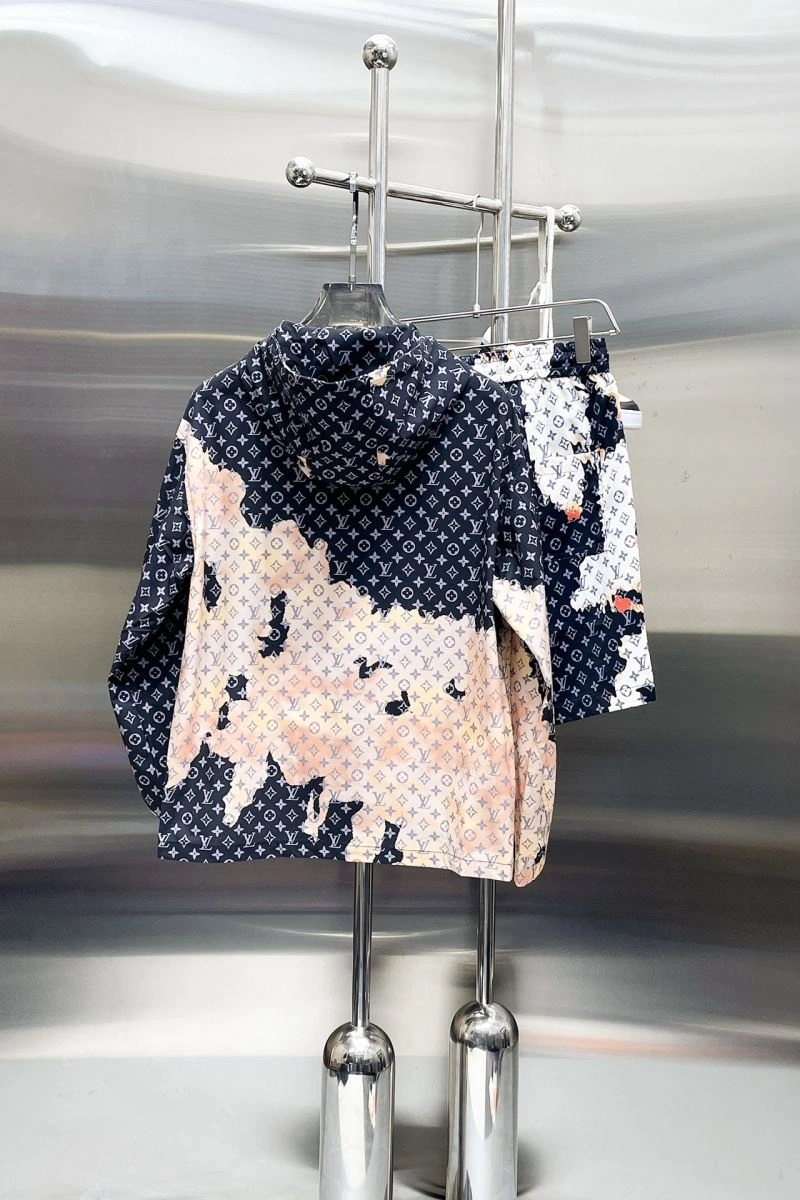Precise copy Louis Vuitton Short Suits