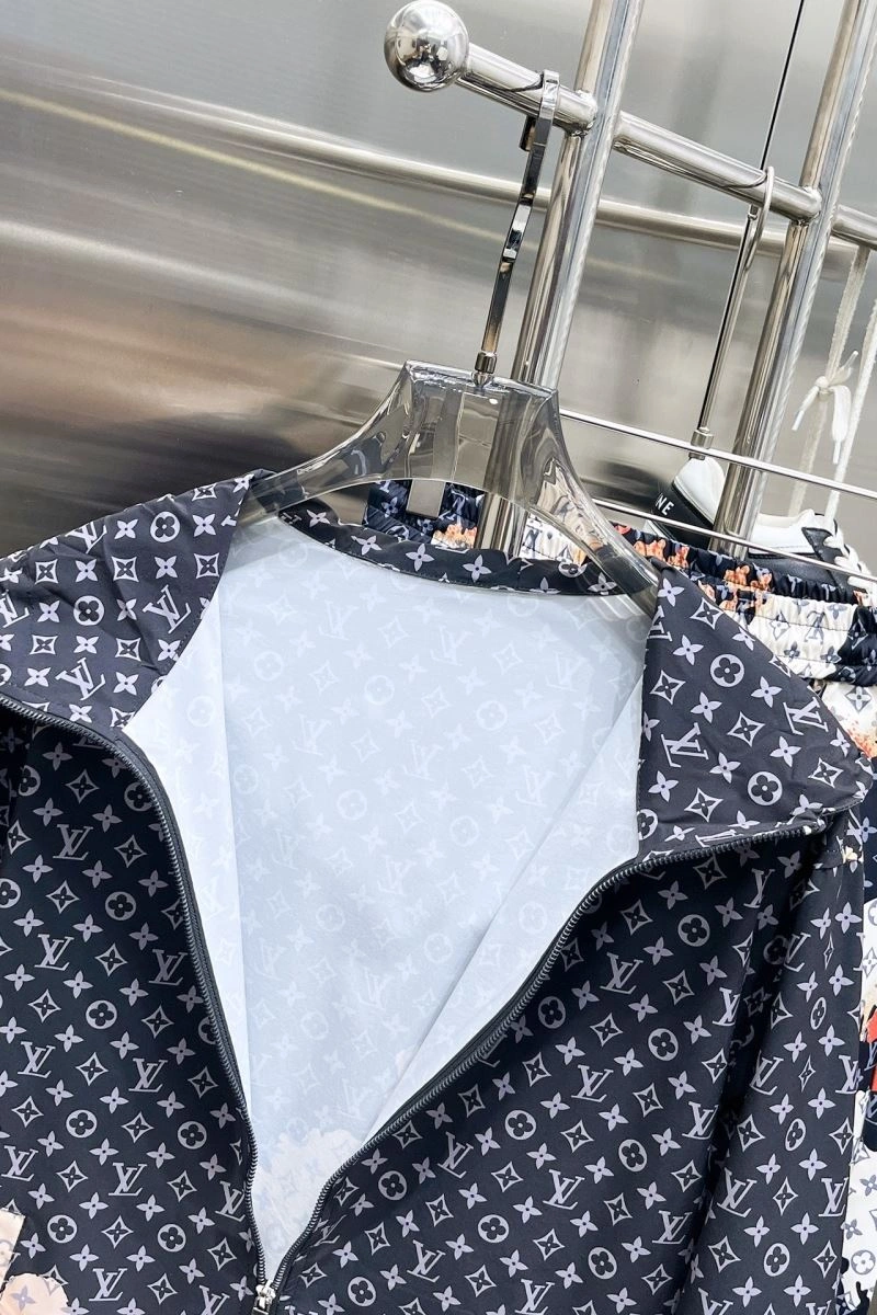 Precise copy Louis Vuitton Short Suits