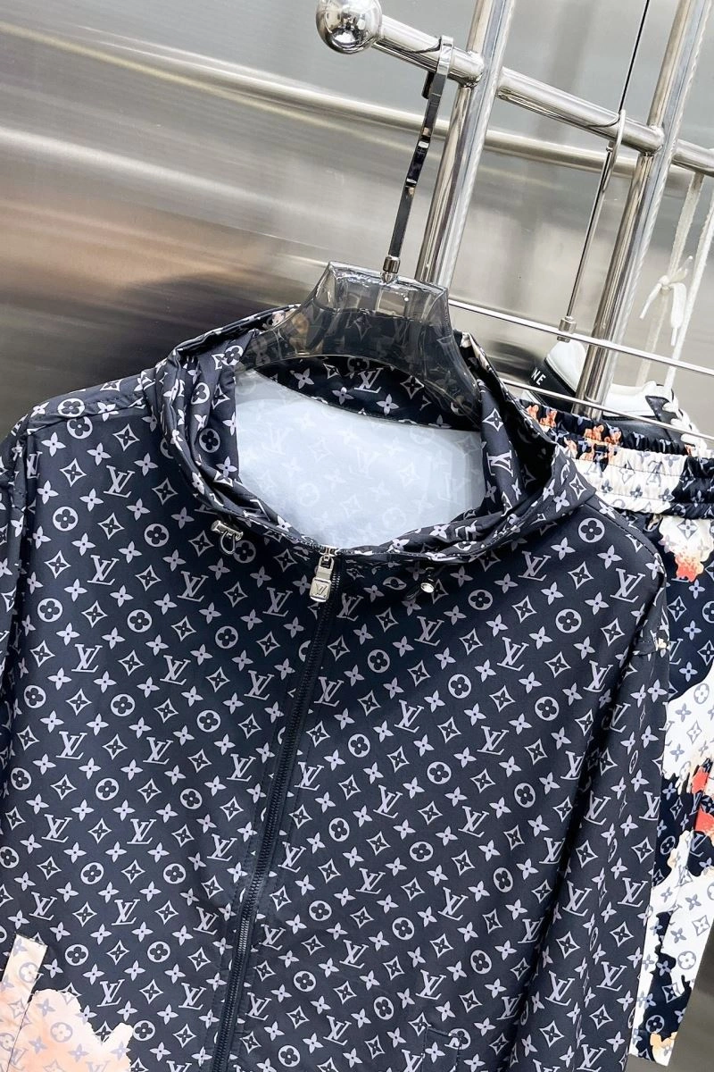 Precise copy Louis Vuitton Short Suits
