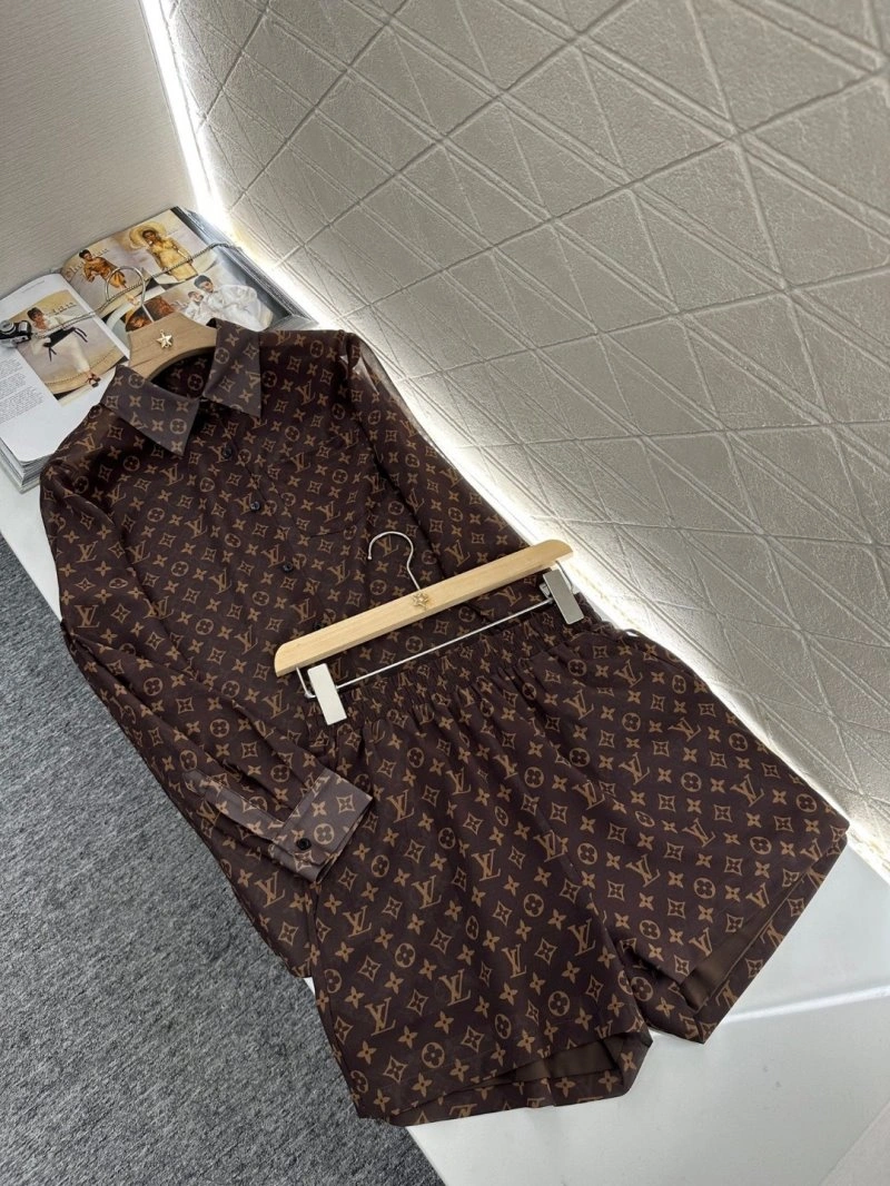 Official Louis Vuitton Short Suits
