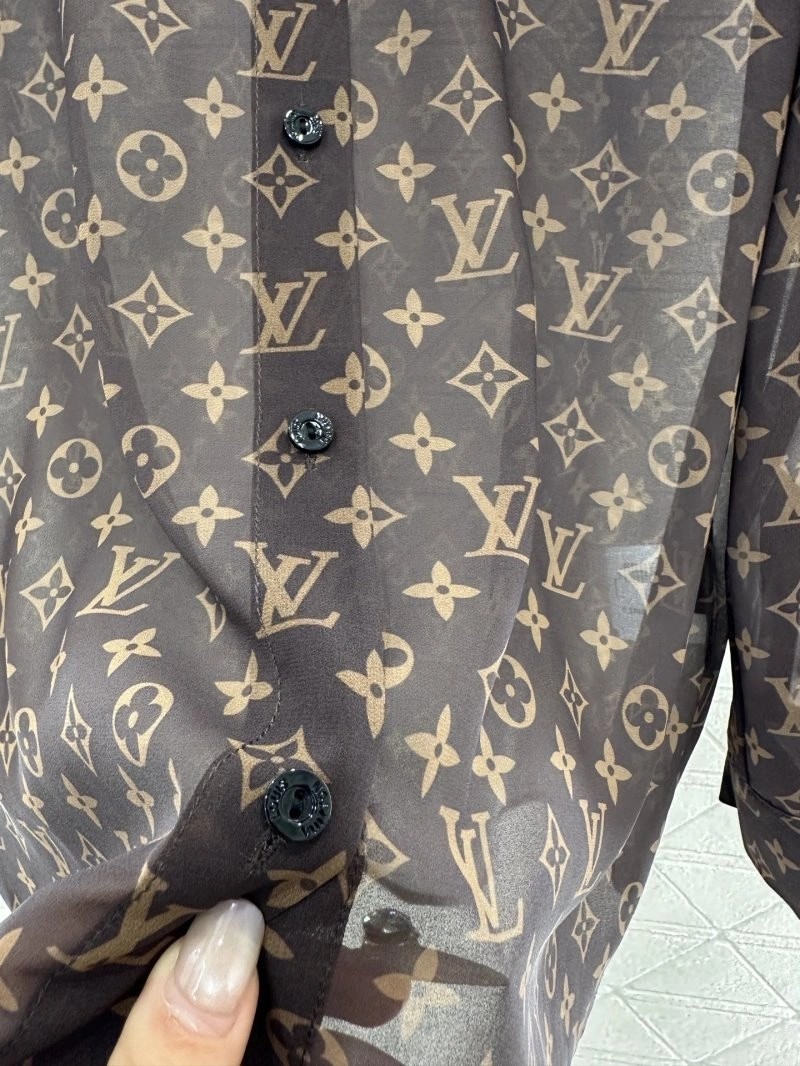 Official Louis Vuitton Short Suits