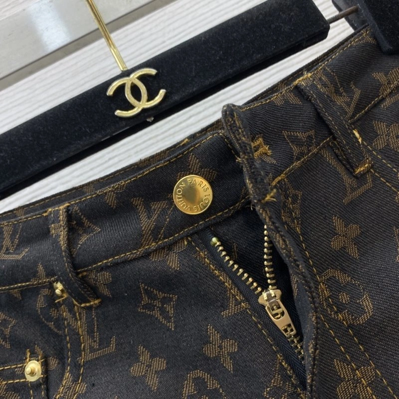 Budget-friendly Louis Vuitton Short Suits