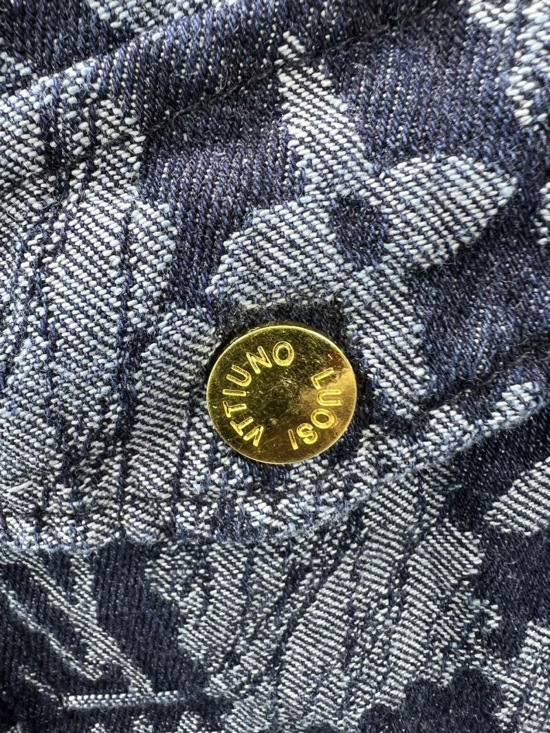 Budget-friendly Louis Vuitton Short Suits