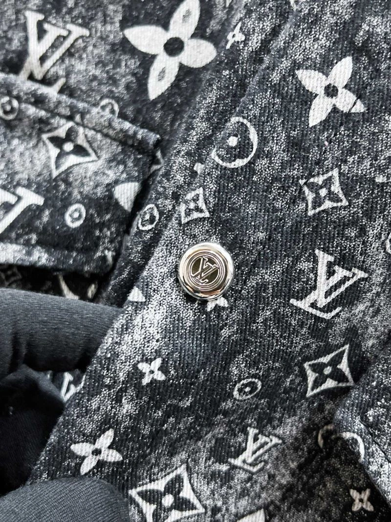 Indistinguishable Louis Vuitton Short Suits