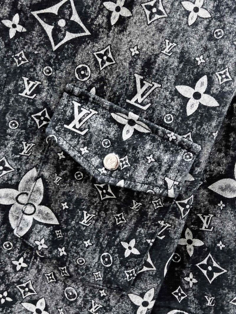 Indistinguishable Louis Vuitton Short Suits