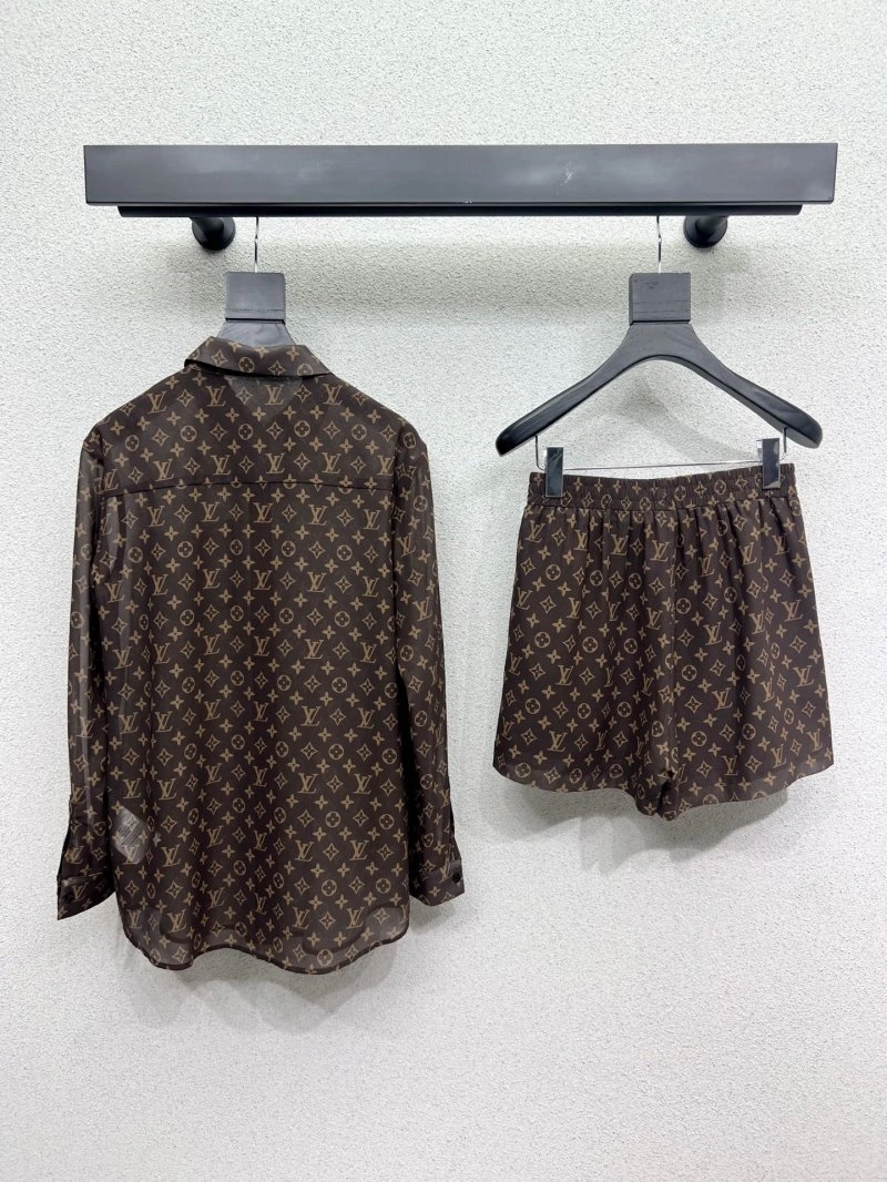 Precise copy Louis Vuitton Short Suits