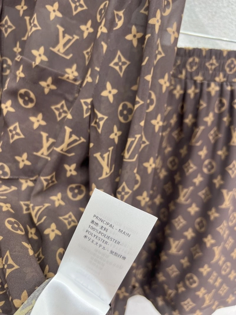 Precise copy Louis Vuitton Short Suits