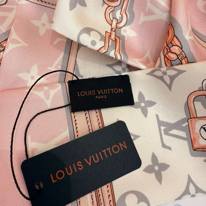 Accurate model Louis Vuitton Silk