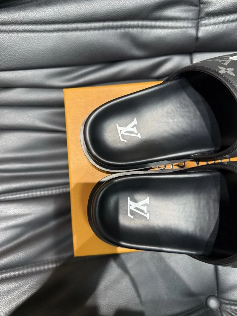 Exact replica Louis Vuitton Slippers
