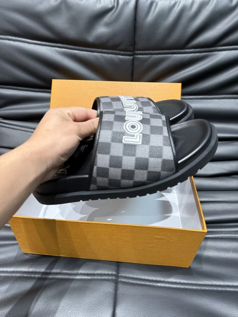 Low-cost Louis Vuitton Slippers