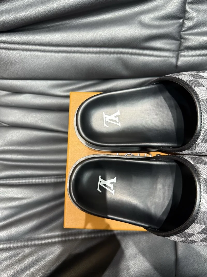 Low-cost Louis Vuitton Slippers