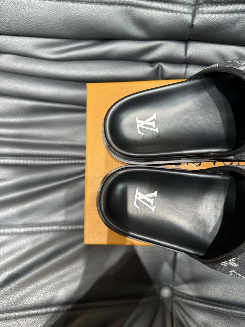 Accurate model Louis Vuitton Slippers