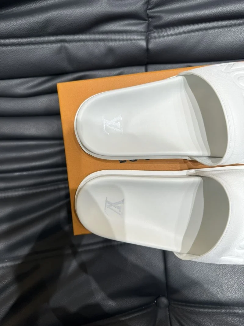 Low-cost Louis Vuitton Slippers