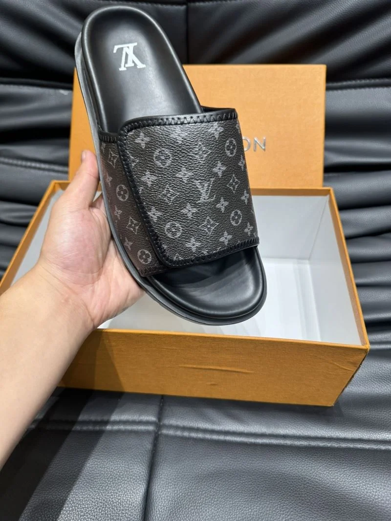 Accurate model Louis Vuitton Slippers